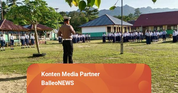 Irup di SMP Negeri 6, Kasat Lantas Kaimana Motivasi Siswa | kumparan.com